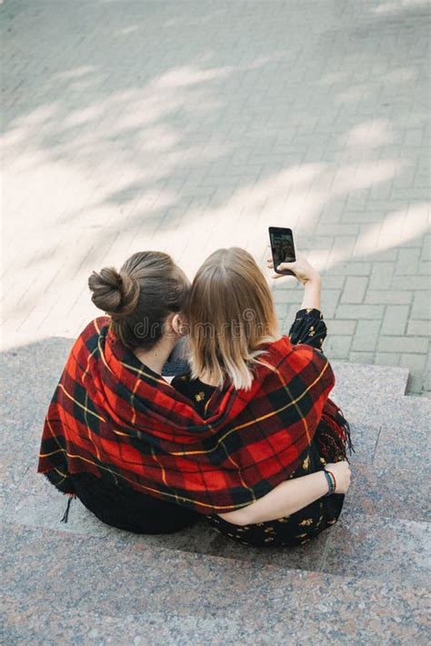 Mes De Orgullo Lgbt Pareja De Lesbianas Concepto De Momentos De Amor
