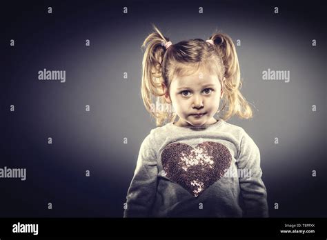 Fille Avec Des Nattes Banque De Photographies Et Dimages à Haute