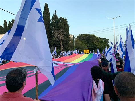 שידור ישיר של כל הנאומים המחאה בחיפה ובקריות מוצש 22 4 23 חי פֹּה