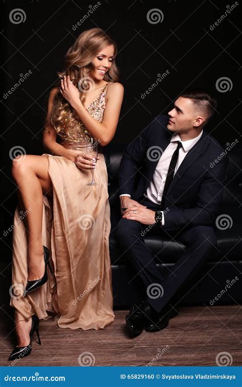Histoire Damour Beaux Couples Sexy Femme Blonde Magnifique Et Homme