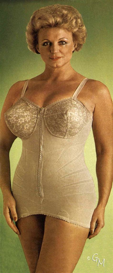 Motive From French Catalogue About 1968 © Girdlemaster Frauen In