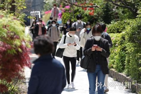 [포토]코로나19로 4차례 미뤄진 토익 시험 마치고 네이트 뉴스