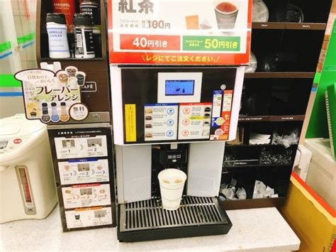 ファミマのカフェラテはキャラメルソースがかけ放題！（バズフィード）