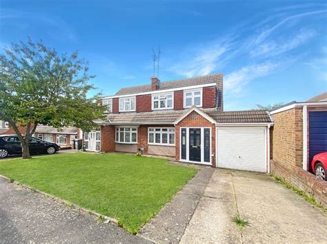 3 Bed Semi Detached House For Sale In Turnpike Drive Luton