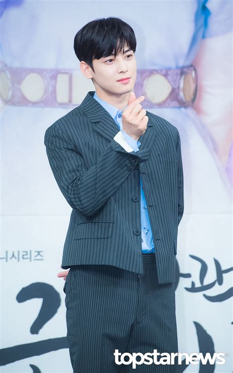 [hd포토] 아스트로 Astro 차은우 ‘이림왕자의 손하트 신입사관 구해령 정송이 기자 톱스타뉴스