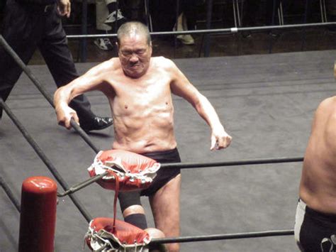 猪木さん弟子73歳藤原喜明が健在ぶりアピール 代名詞の頭突き連発、ビンタ合戦に1歩も引かず プロレス 日刊スポーツ