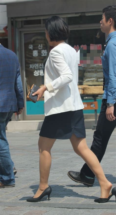 40대 미시 Ol유부녀 섹시한 다리 여성 스타일 여성 패션