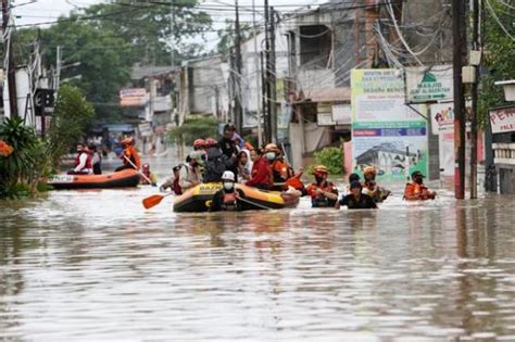 Bpbd Catat Ada 13 Titik Banjir Di Kota Bekasi Ribuan Kepala Keluarga