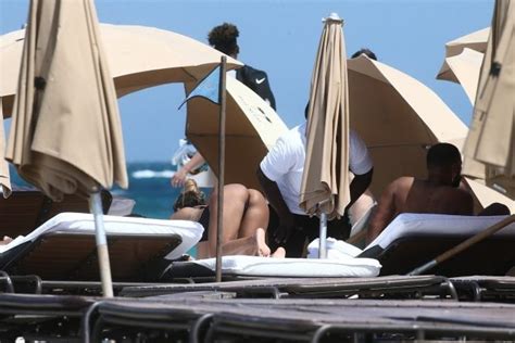 Karrueche Tran Fappening Ass By Paparazzi 11 Pics The Fappening