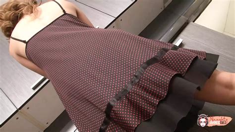 Aziatische Brunette Houdt Ervan Haar Geile Echtgenoot Te Neuken In De