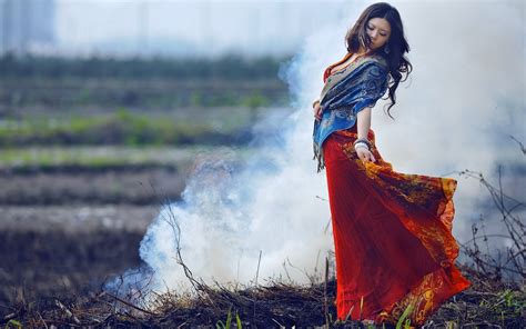 Women Females Girlsd Babes Models Sensual Asian Oriental Dress