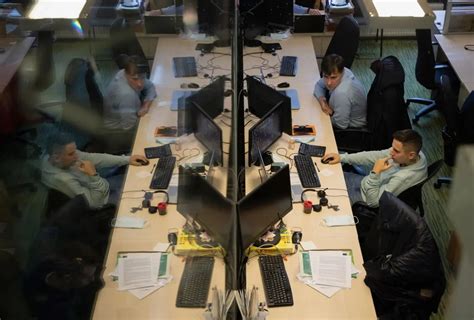 Confianza De Los Trabajadores En Sus Empresas Cae Y La Productividad Se