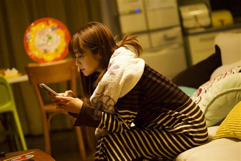 今夜の『捨ててよ、安達さん。』 安達祐実の元に“時計”の片桐はいりが現れる エンタメ ニュース ｜クランクイン！