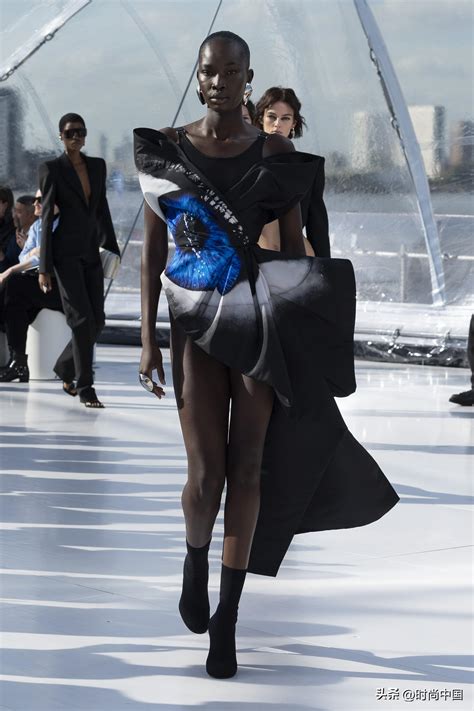 时尚发布 Alexander Mcqueen 2023春夏女装系列——first Sight 时尚中国 中国网