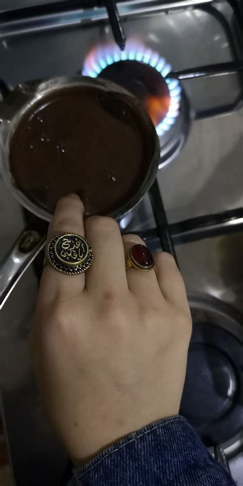 Zema ® On Twitter هي حاطة صباعها في الكنكة ليه؟