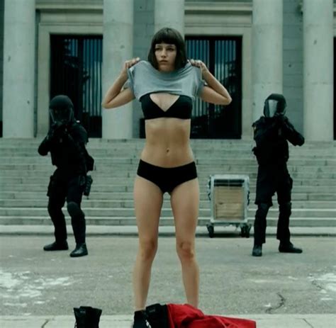Úrsula corberó follando desnuda en las series la casa de papel y foq jaquemateateos