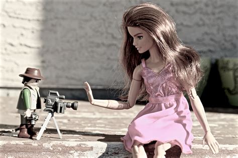 무료 이미지 사람 소녀 카메라 사진술 사진 작가 필름 여자 갈색 머리의 모델 봄 좌석 유행 레이디