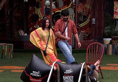 Bigg Boss Ott 2 Jiya Shankar Gets Eliminated Bebika Dhurve Loses Her