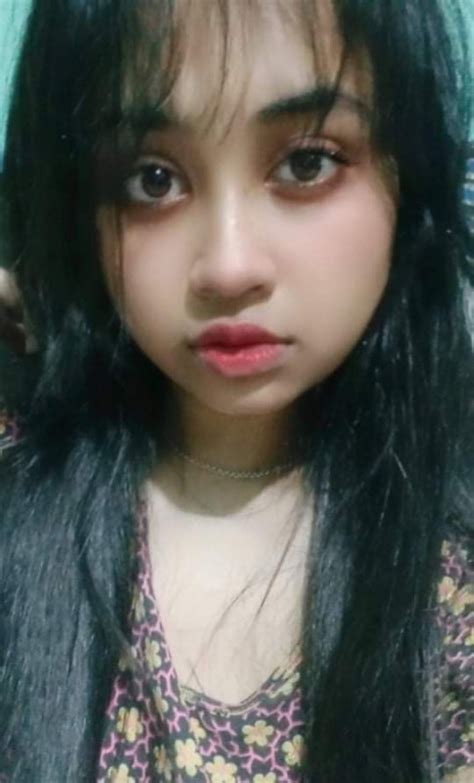 Big Booby Bangladeshi Girl Showing Big Melons And Fingering Pussy Desi