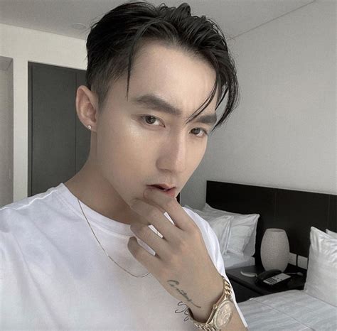 Visual đẹp Xuất Sắc Của Sơn Tùng Cởi Khoe Body Sương Sương Tóc ướt