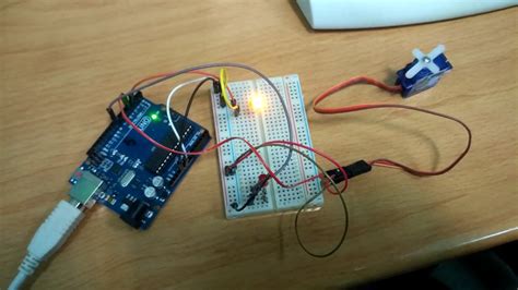servo motor και led arduino youtube