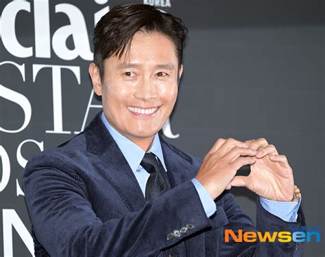 이병헌 환한 잇몸미소로 하트~[포토엔hd] 네이트 뉴스