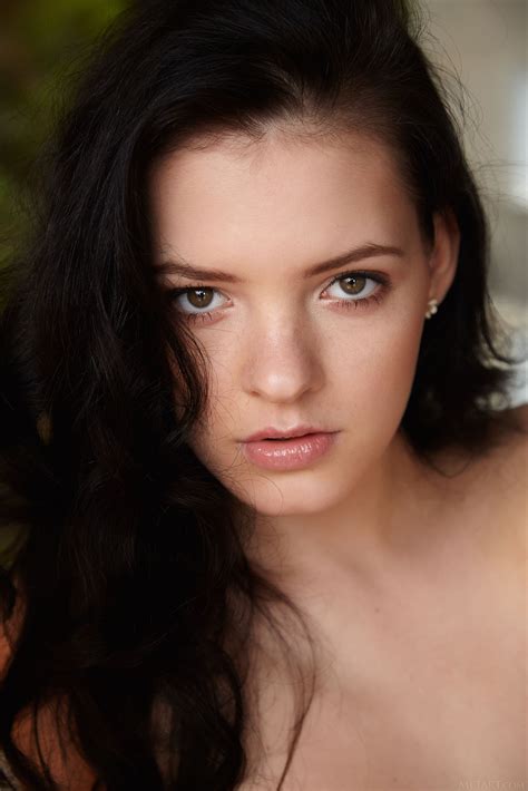Brunette Women Couch Met Art Anie Darling 4k Wallpaper