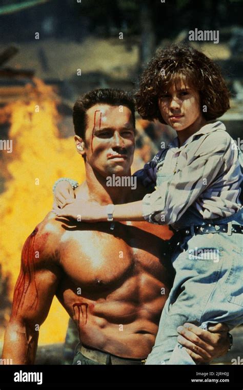 Arnold Schwarzenegger Commando Fotos Und Bildmaterial In Hoher