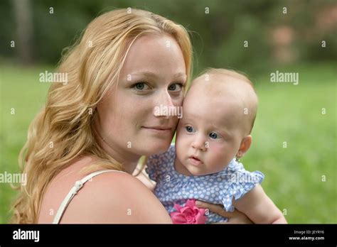 Maman Heureuse Banque De Photographies Et Dimages à Haute Résolution