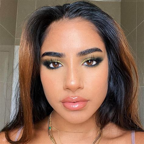 Alice X T On Instagram “alexa Play Brown Eyes 😌” Pretty Makeup