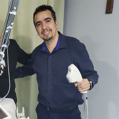 dr carlos rodrigo reyes vivanco opiniones dermatólogo iquique