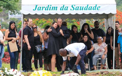 Acabou Com A Nossa Família Diz Pai De Jovem Morto Durante Assalto Em