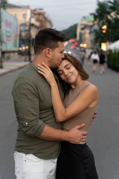 Cute Couple Hugging Wallpapers