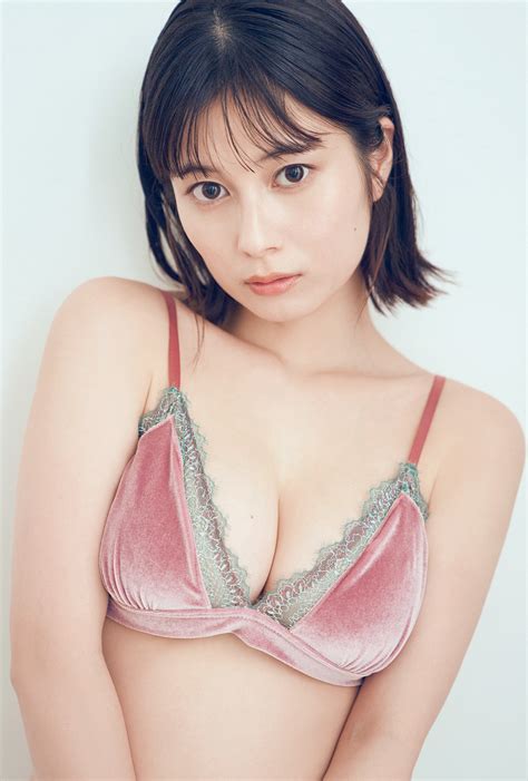 日向坂46・松田好花、『blt Graph 』表紙で女性らしい艶やかな魅力を披露 画像一覧（1 8） The First Times