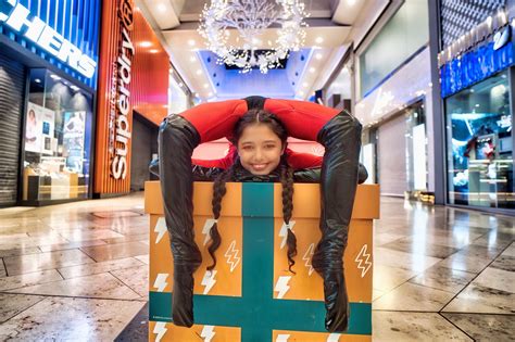 Meet The Real Life Elastigirl The Bendiest Girl In The World
