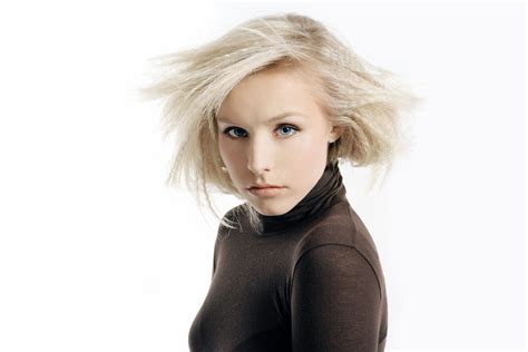 3000x2000 Kristen Bell Short Hair Wallpapers 3000x2000 Resolution