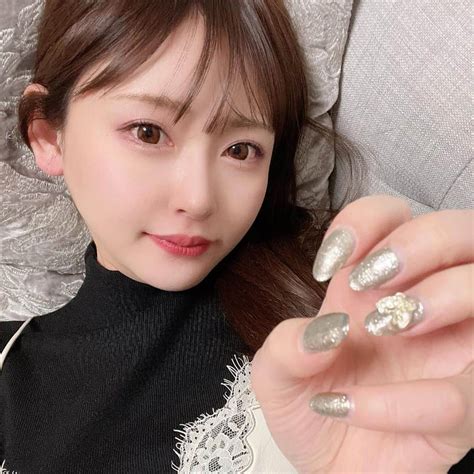 Rinkaさんのインスタグラム写真 Rinkainstagram 「💅🦋🤍 ネイル可愛いー？💅🤍 蝶々🦋にハマってると👱🏻‍♀️🤍