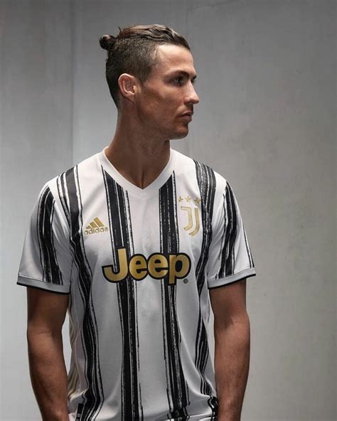 Juventus Presentó Su Nueva Camiseta Los Detalles Que Generaron Burlas