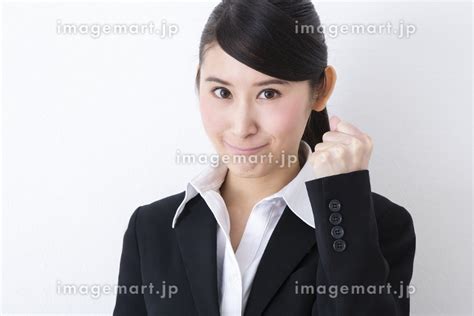 スーツを着た女性の写真素材 [38185005] イメージマート