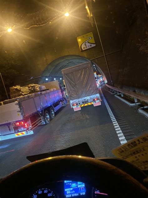 【火事】東名高速道路 御殿場ic～大井松田ic間で車両火災「全く動く気配が無い、迂回した国道246号も渋滞」通行止めで渋滞 東名 3月14日