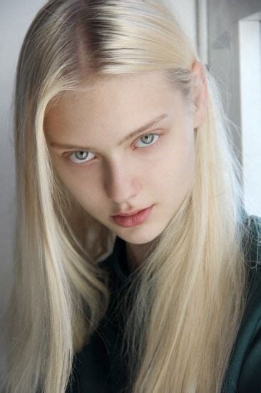 Nastya Kusakina 金髪美人 ロングヘア プラチナブロンド