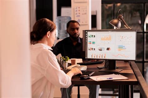 Premium Photo Corporate Worker Analyzing Marketing Report Data On