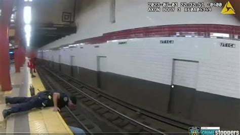 Police Officer Shoots Man Accused Of Waving Air Pistol At Bronx Subway