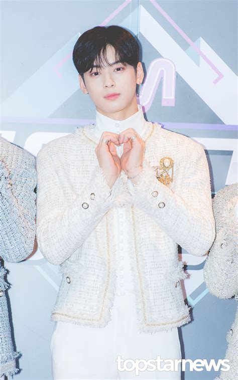 [hd포토] 아스트로 Astro 차은우 ‘시크한 손하트 엠카운트다운 최규석 기자 톱스타뉴스