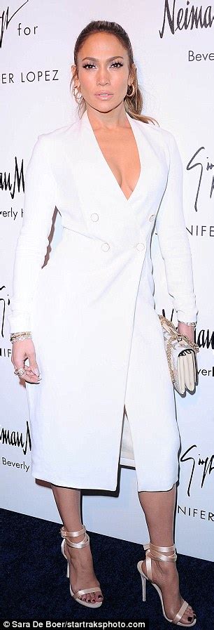Jennifer Lopez Flaunts Cleavage In Low Cut White Dress Daily Mail Online