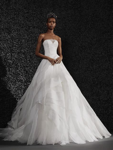 23 Sweetheart Neckline Wedding Dresses For The Romantic Bride