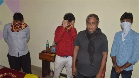 Sex Racket Busted यूपी में सेक्स रैकेट का भंडाफोड़ 3 लड़कियों के साथ