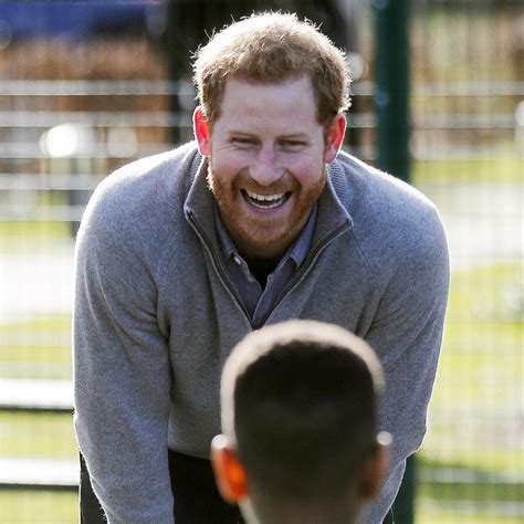 Segera Menikah 10 Potret Keren Pangeran Harry Saat Masih Lajang
