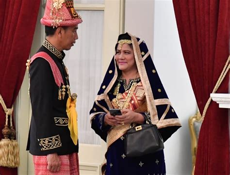 Hut Ke 73 Ri Begini Penampilan Jokowi Kenakan Baju Adat Aceh Okezone