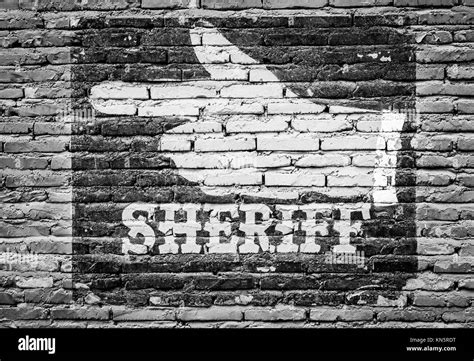 Graffiti En Pared De Ladrillo Imágenes De Stock En Blanco Y Negro Alamy